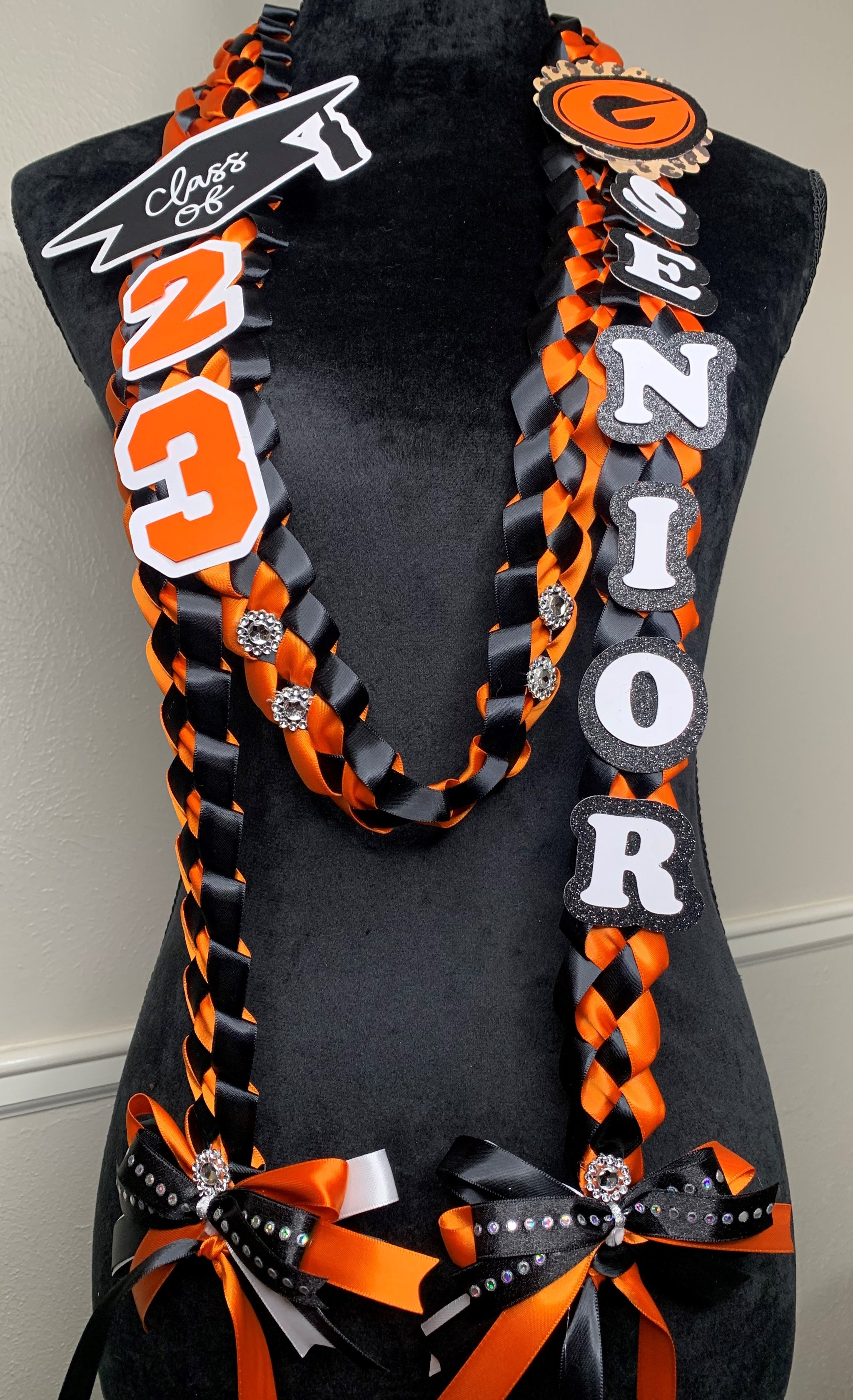 Graduation Deluxe Lei (2 colors) – Texas Mum Lady